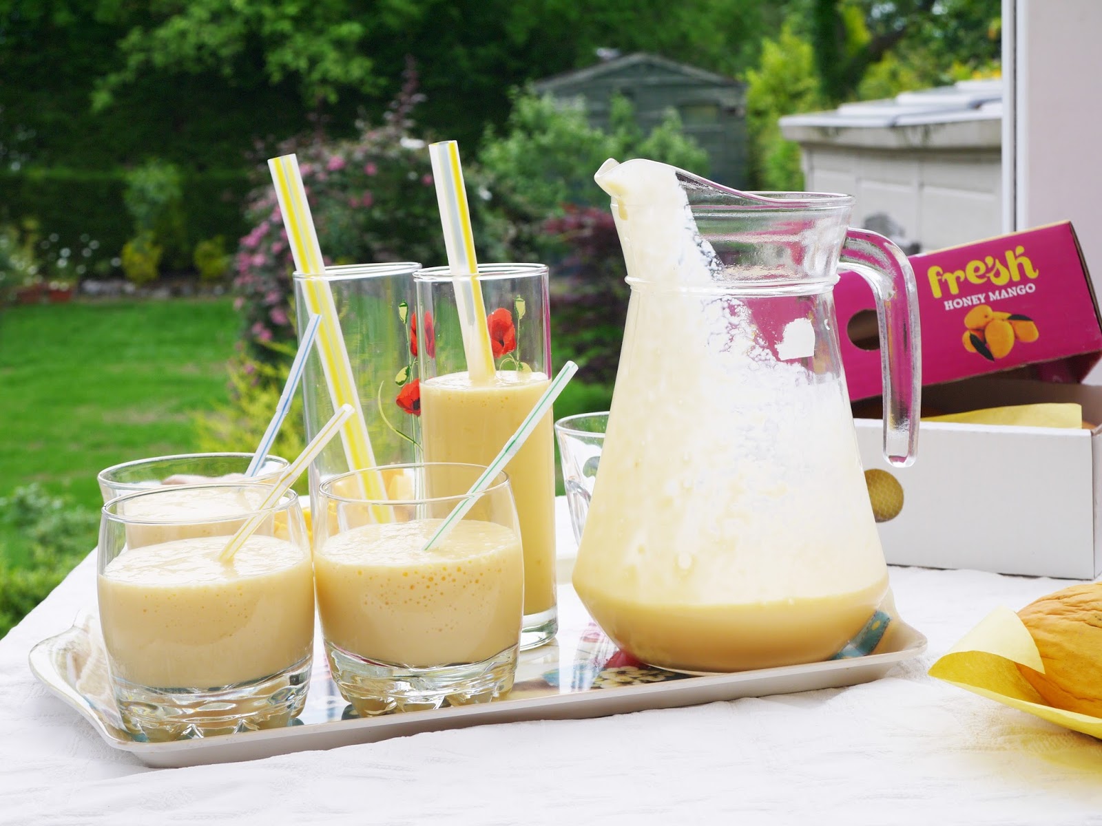 This Muslim Girl Bakes: Creamy Mango Milkshake.