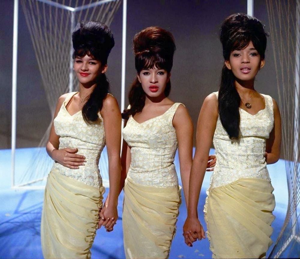 30 Fascinating Vintage Photographs of The Ronettes in the 1960s ...