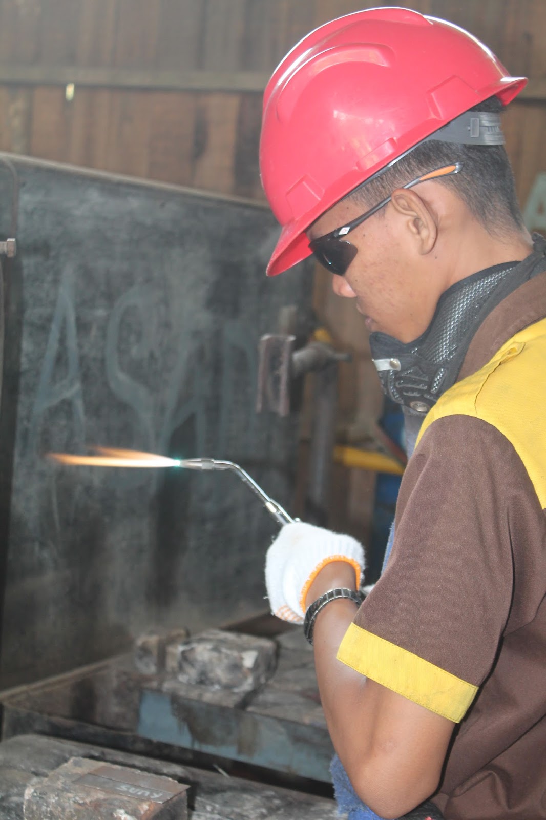 iwak_lundu: Artikel Las: Sejarah Awal Pengelasan