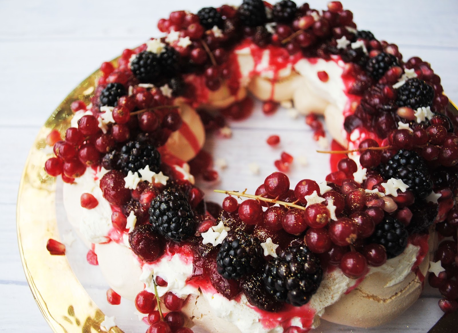 Sharkett Sisters: WINTER BERRY MERINGUE WREATH