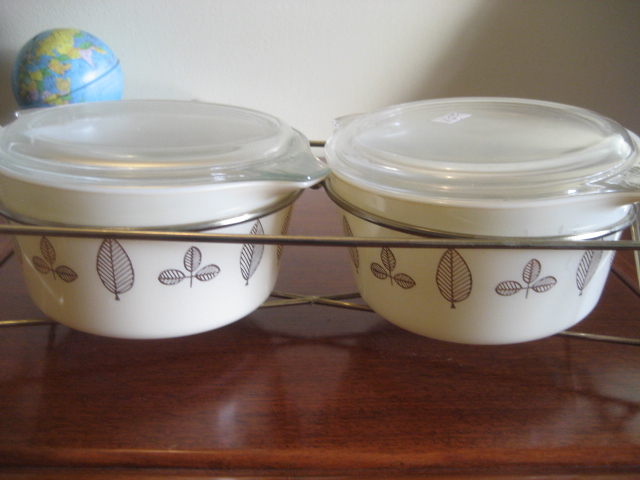 Six Balloons Vintage Delights: Pyrex Promotional Gold Leaf Twins Server ...
