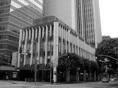 el imperio moderno: 611 place