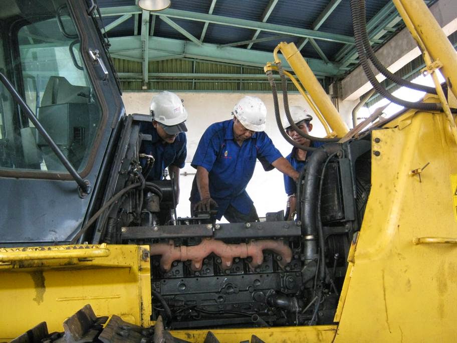 Service dan Perbaikan Alat Berat: Service