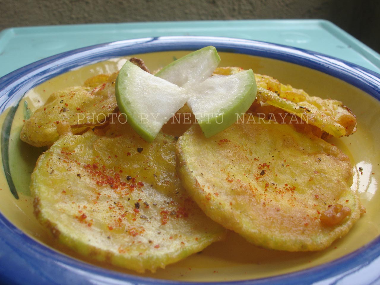 Bihar ki rasoi se: LAUKI BAJKA (BOTTLEGOURD FRITTERS)