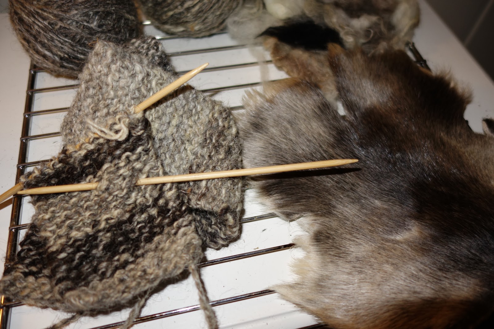 Villmarkshjerte: Vi har garvet skinn og jeg har spunnet garn!