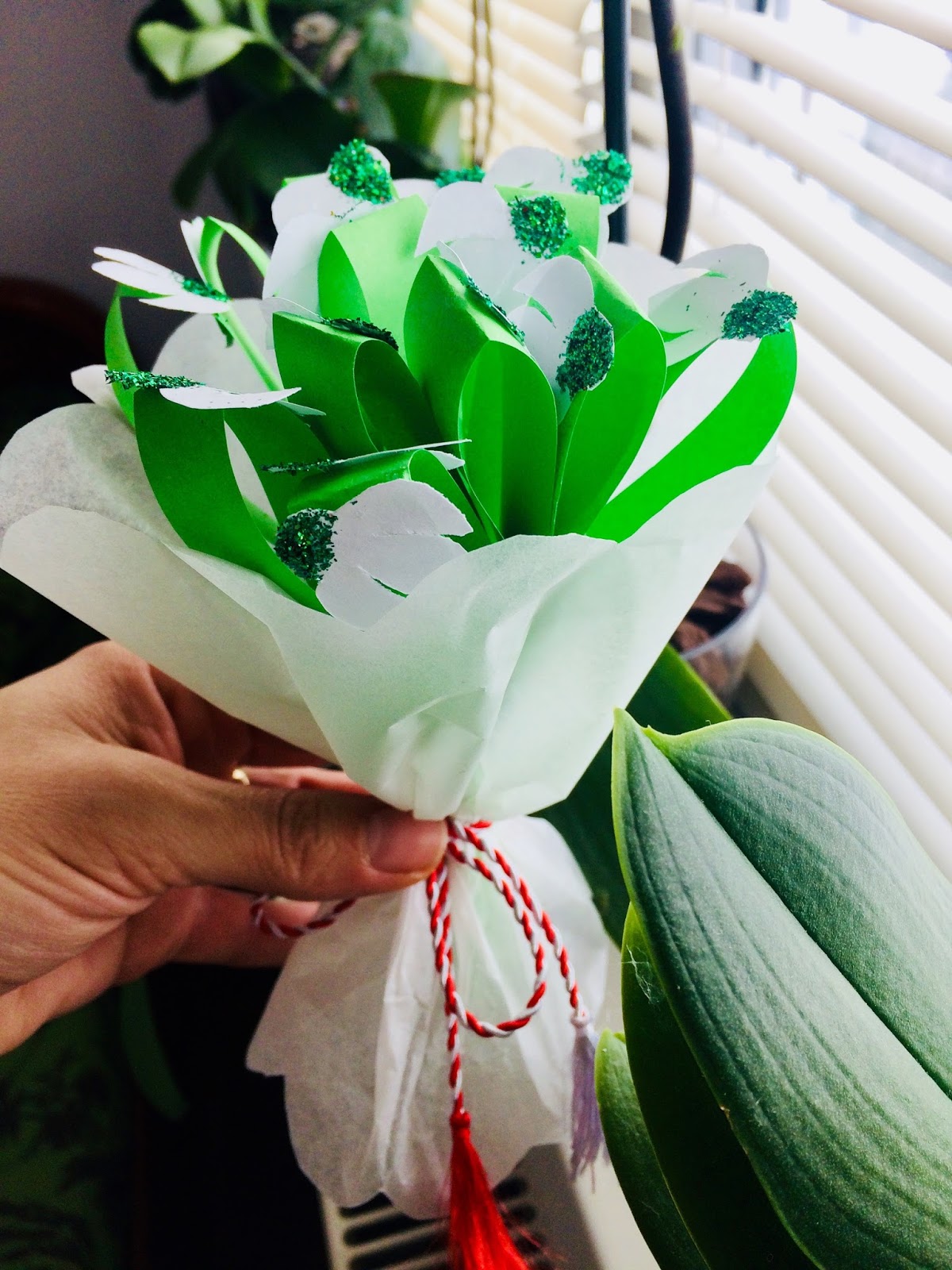 Buchetul care aduce primăvara: „Ghiocei pentru mama” - Materiale ...