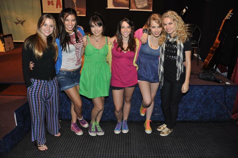 Ana TerraNaticos: Daniela Carvalho e Lua Blanco prestigiam Ana Terra no teatro