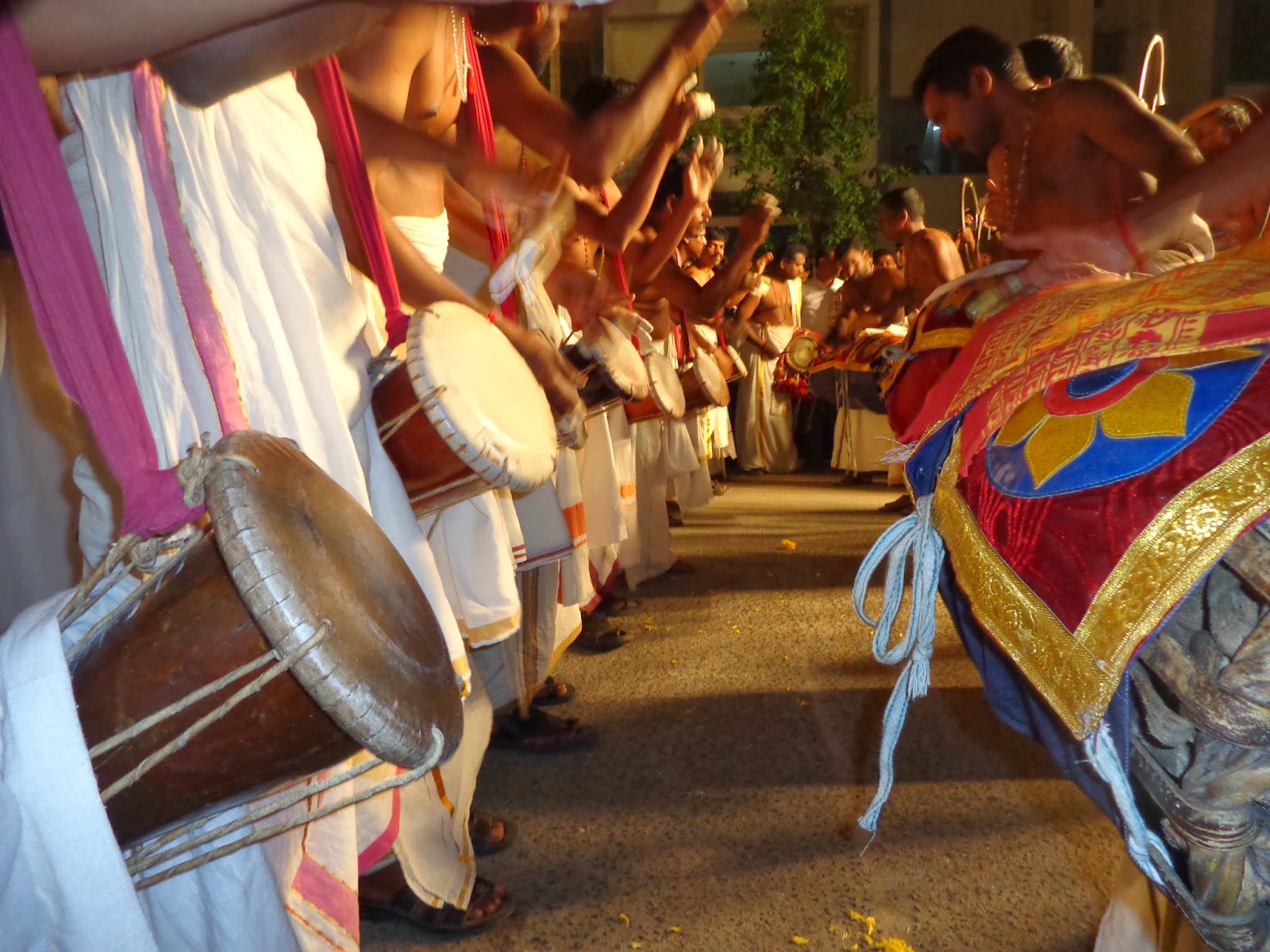 kerala band 07811919911: KERALA SINGARI MELAM & CHENDA MELAM 7811919911