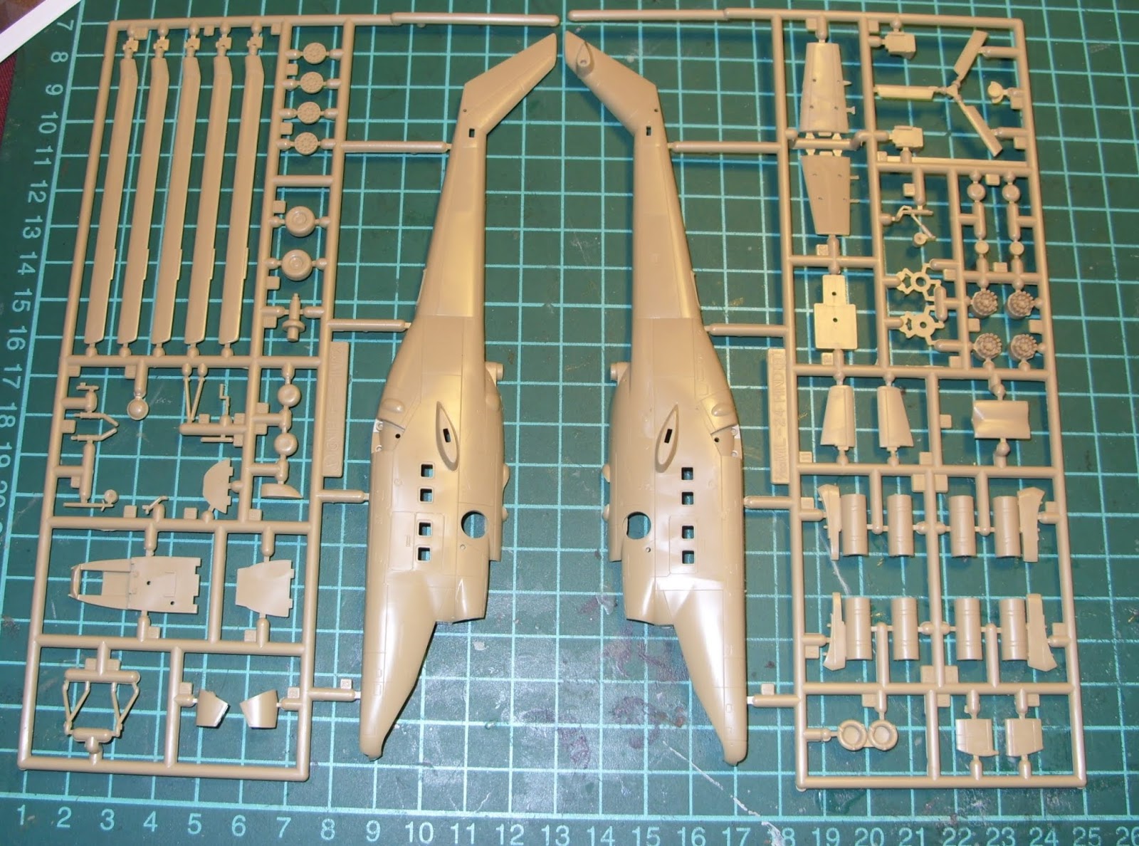 WORLD WAR 2 MODELZONE: Revell 1:100 Mil Mi-24D Hind