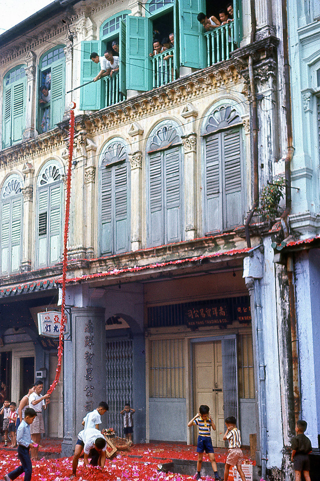 50 Amazing Color Photographs That Document Everyday Life in Singapore ...
