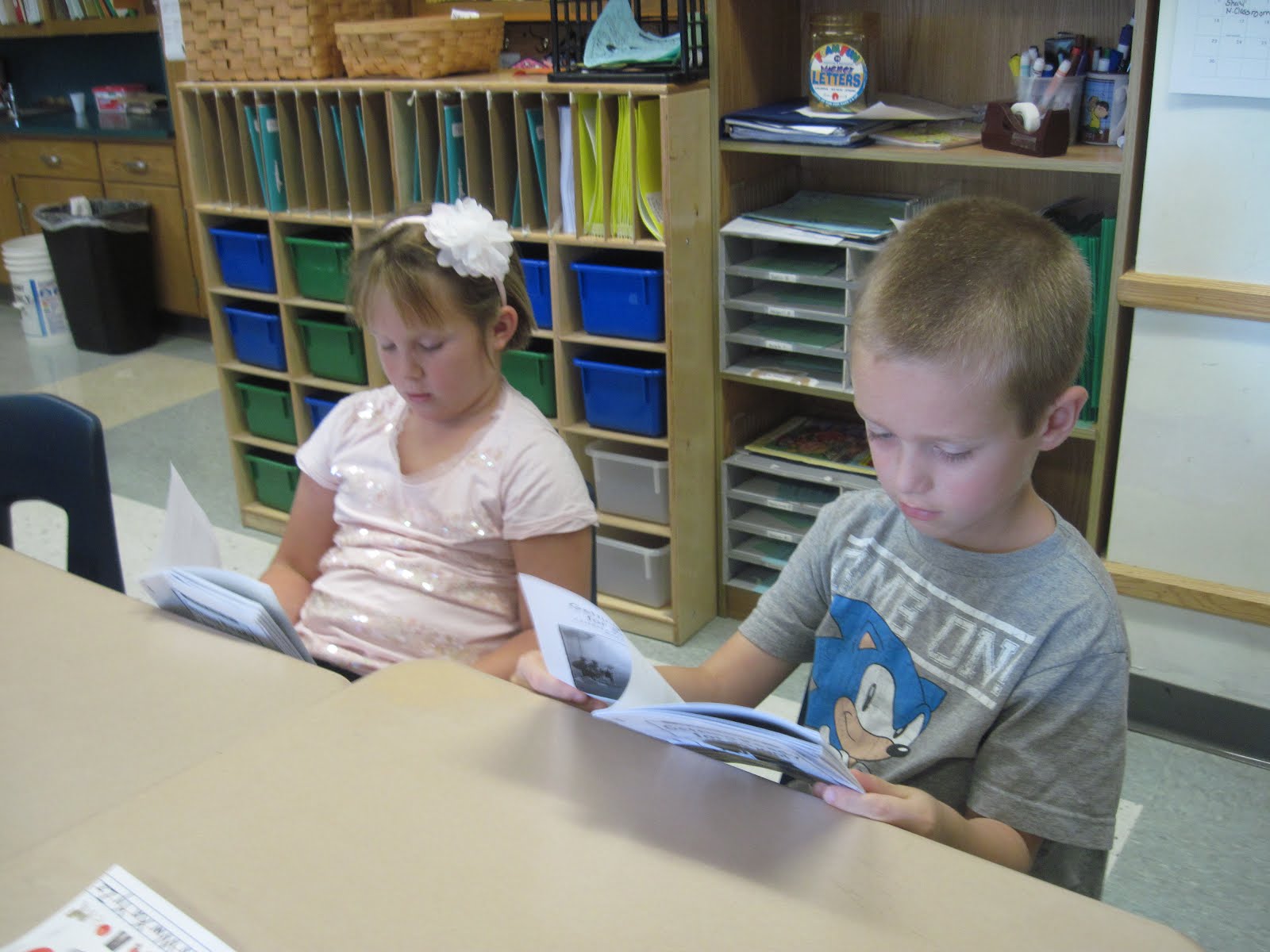 Second Grade Friends!: Buddy Reading, Meeting Rules, and Highlighters!