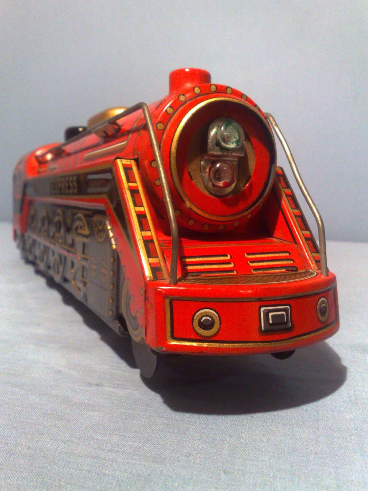 TOM's TECH TOYS: MODERN TOYS JAPAN