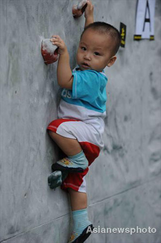 GALLERY FUNNY GAME: View 30 MONTH OLD ROCK CLIMBING BABY GALLERY