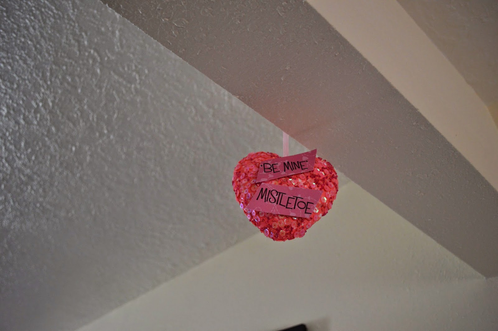 Create, Create, As Craft As You Can!: "Be Mine" Mistletoe