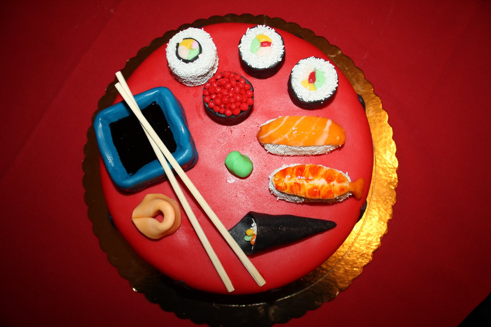 Docinhos da Moni: Bolo Sushi