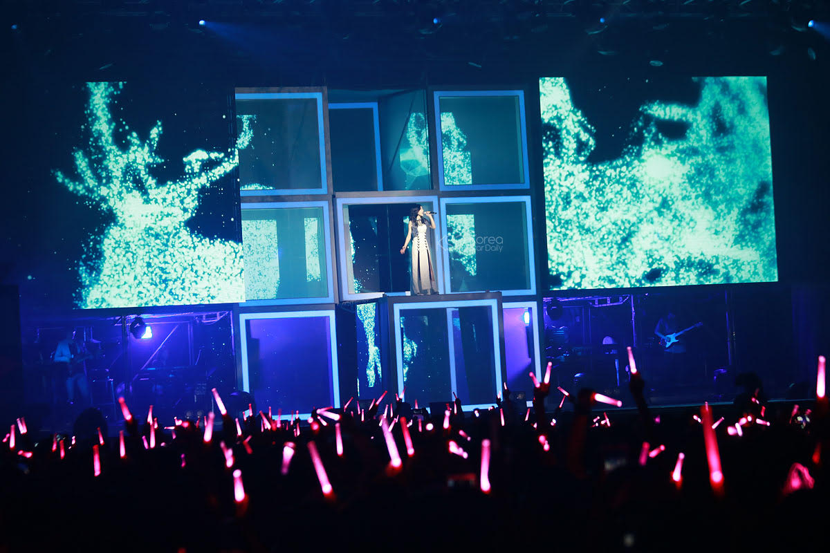 See SNSD TaeYeon's pictures from her 'PERSONA' concert in Hong Kong ...