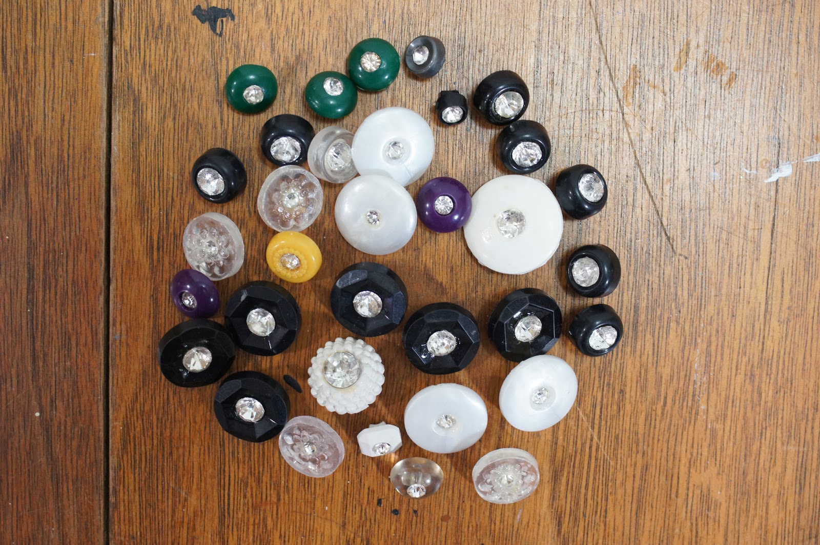 kluless: A Few Pretty Buttons