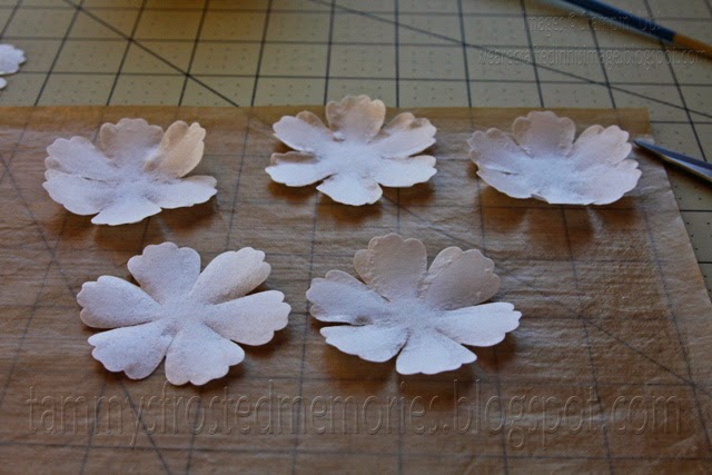Tammy's Frosted Memories: Wafer Paper Flower Tutorial