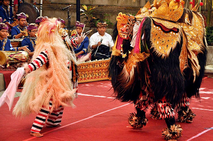 Mengenal Kisah Tari Barong Dan Keris di Bali - coretan blogger pemula