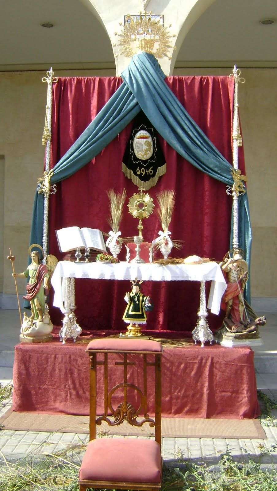 De escuadras a tramos: CORPUS 2011 - LOS ALTARES... Y EL BALCÓN