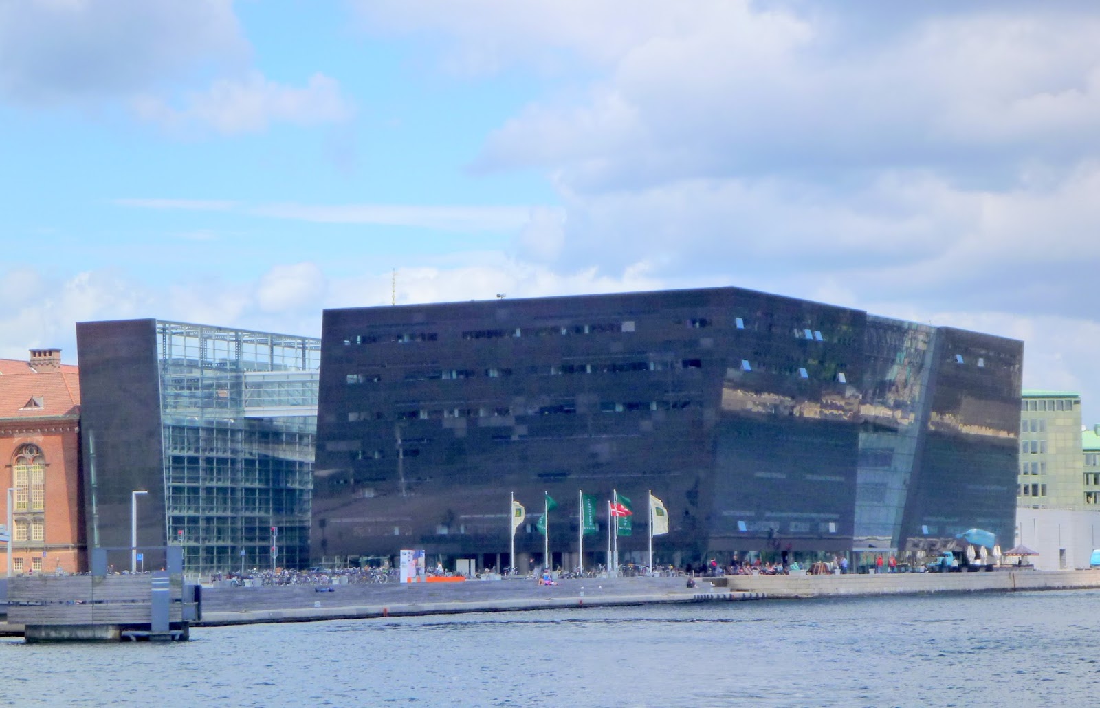 A Place Called Space: Den Sorte Diamant