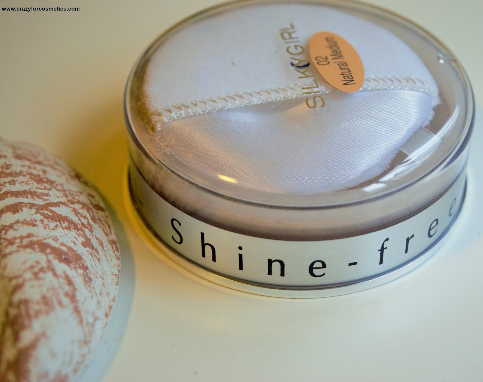 Silkygirl Shine Free Loose Powder 02 Natural Medium Review and Swatches ...