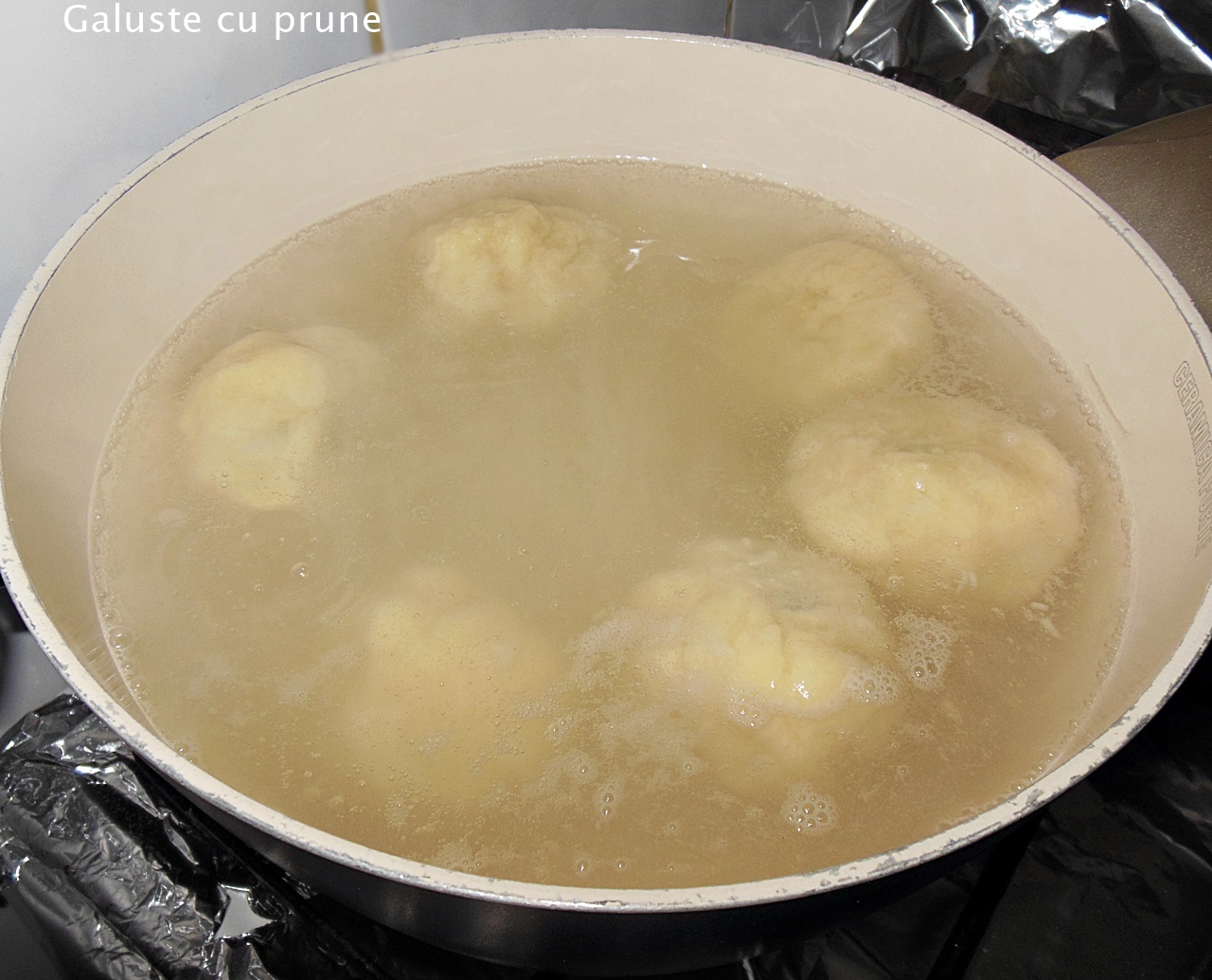 Rocsy in bucatarie: Galuste cu prune