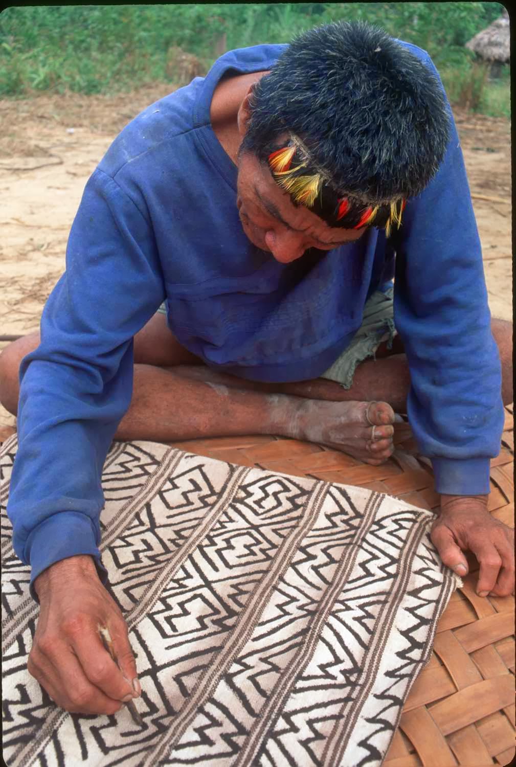 Notes from the Ethnoground: Gift of the Spider Woman: Spinning, weaving ...