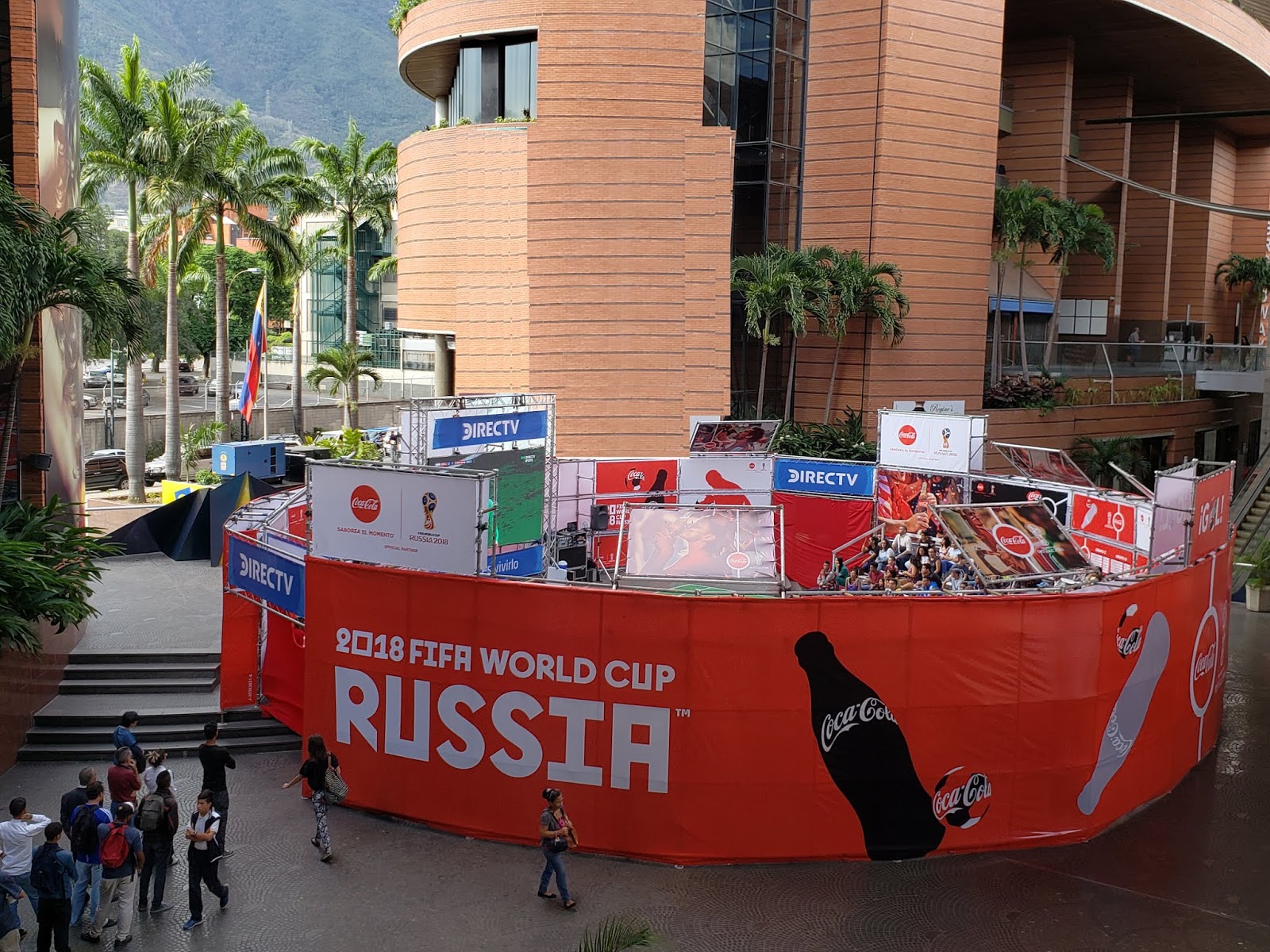 Coca-Cola y DIRECTV crean espacios para el disfrute público de La Copa ...