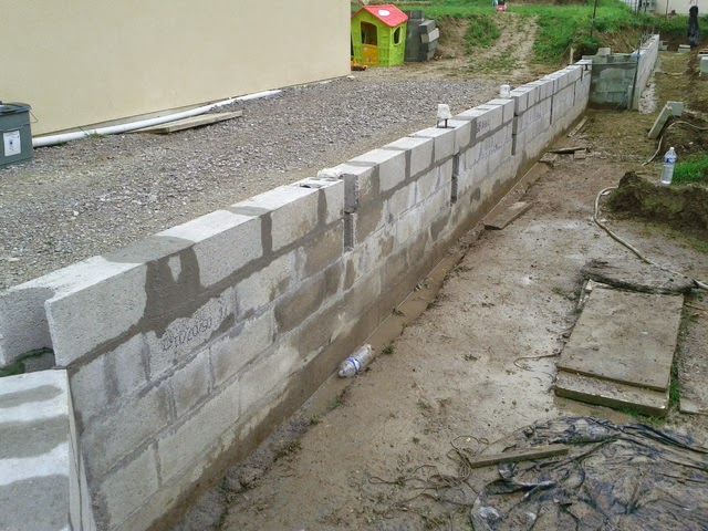 French Vocabulary Illustrated: mitoyen