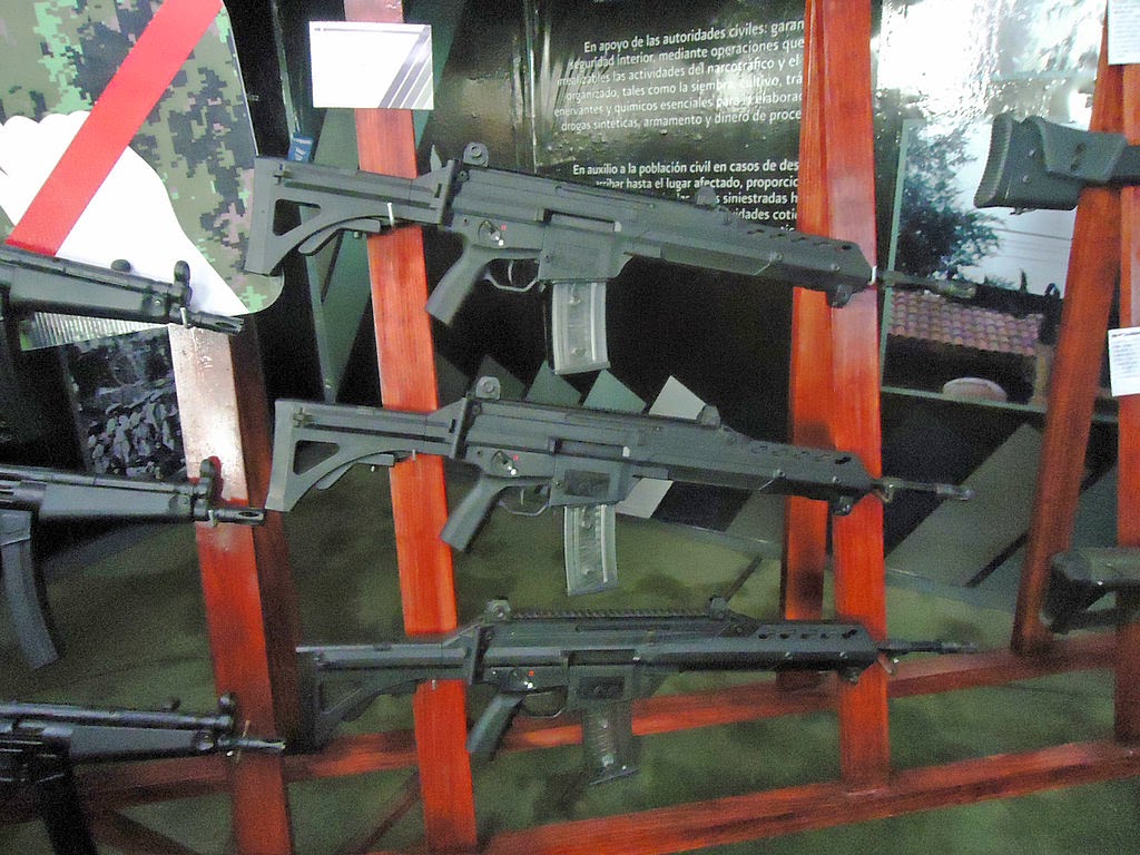 Ejercito Mexicano : Fusil de asalto:FX-05 Xiuhcoatl