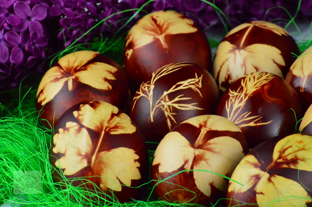 Oua vopsite in foi de ceapa rosie - CAIETUL CU RETETE