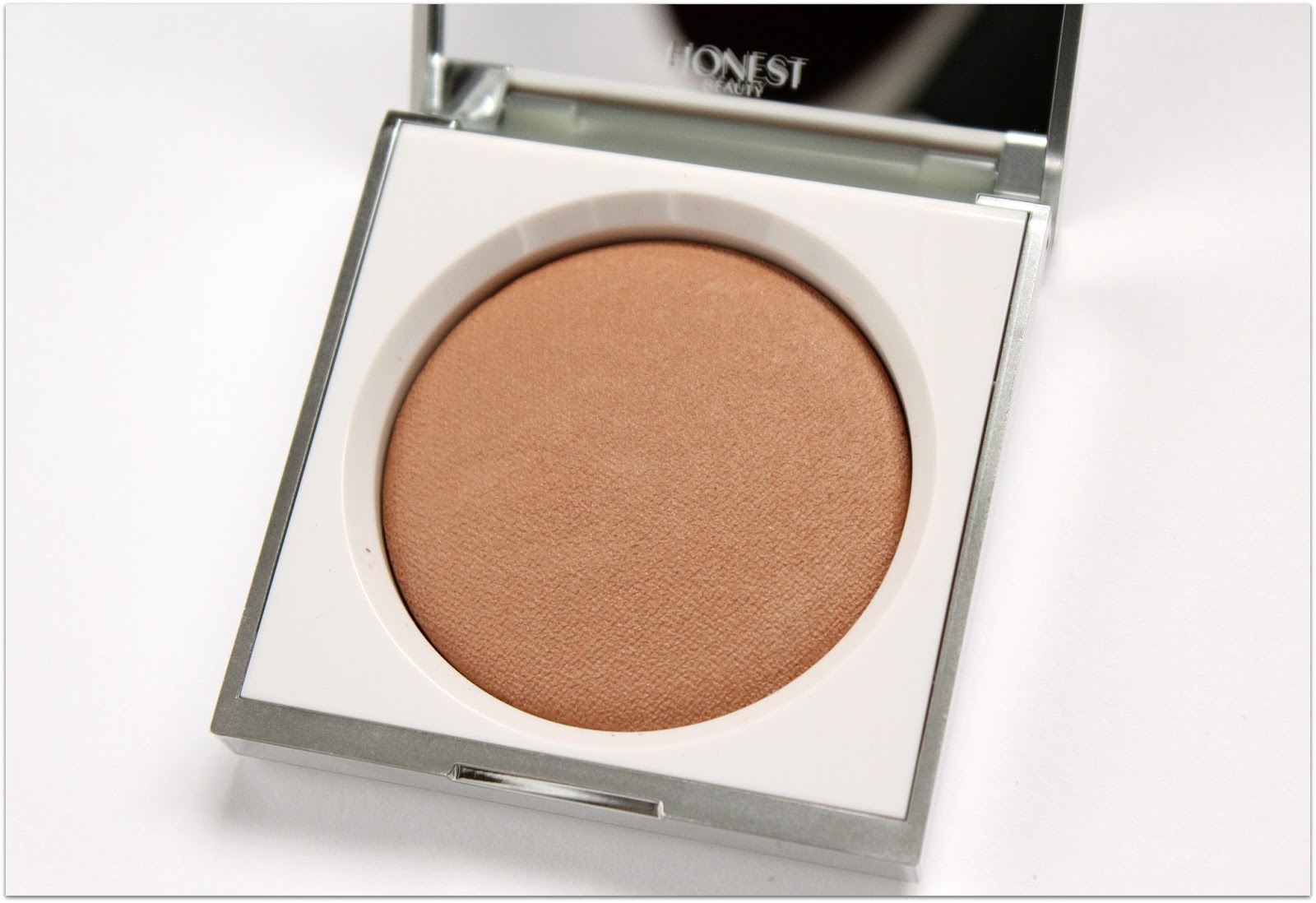Review: Honest Beauty Luminizing Face Powder in "Dusk Reflection"