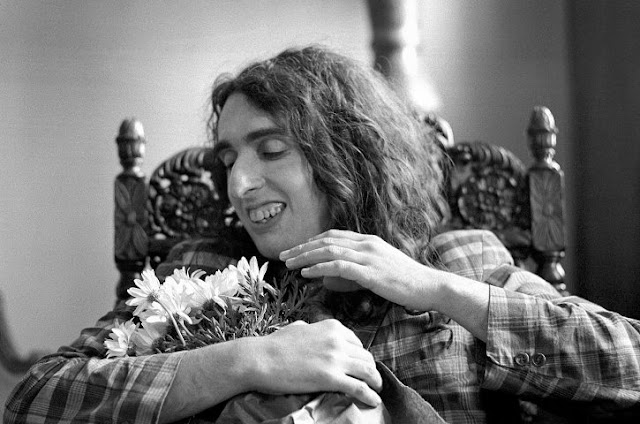 Infinitas Palabras Misteriosas: La incomprendida vida de Tiny Tim