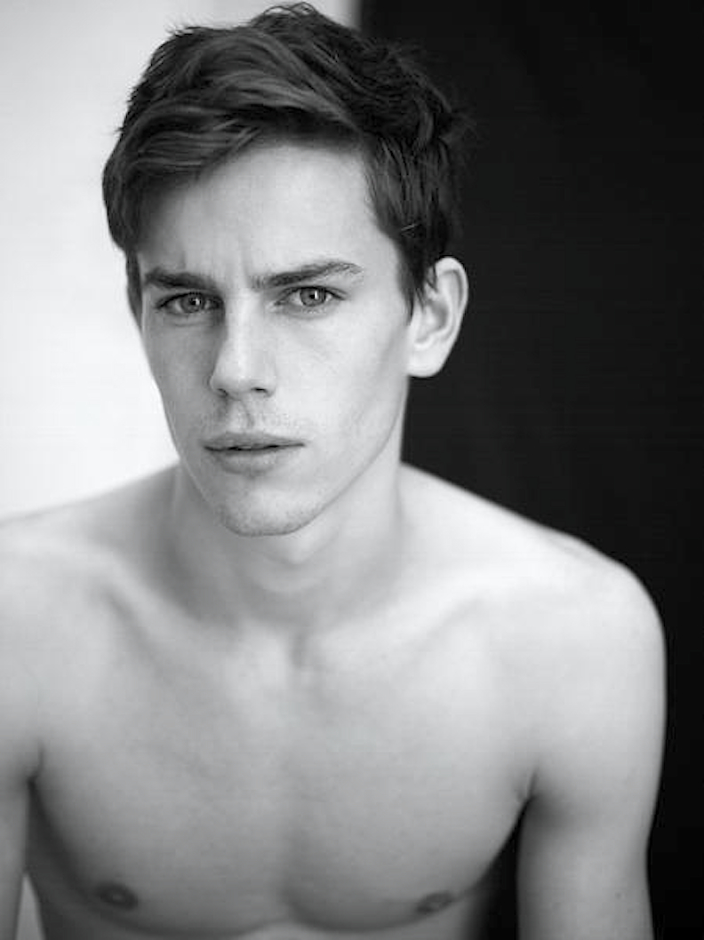 Red Mug, Blue Linen : 2012-02-12