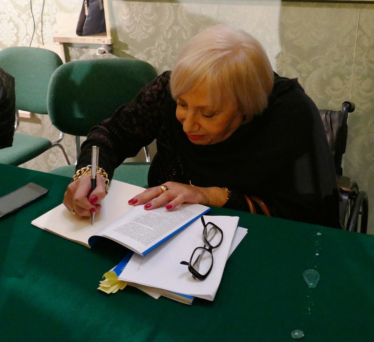 archivio e pensamenti: LA VOCE "INCONFONDIBILE" DI ANNA MARIA BONFIGLIO ...