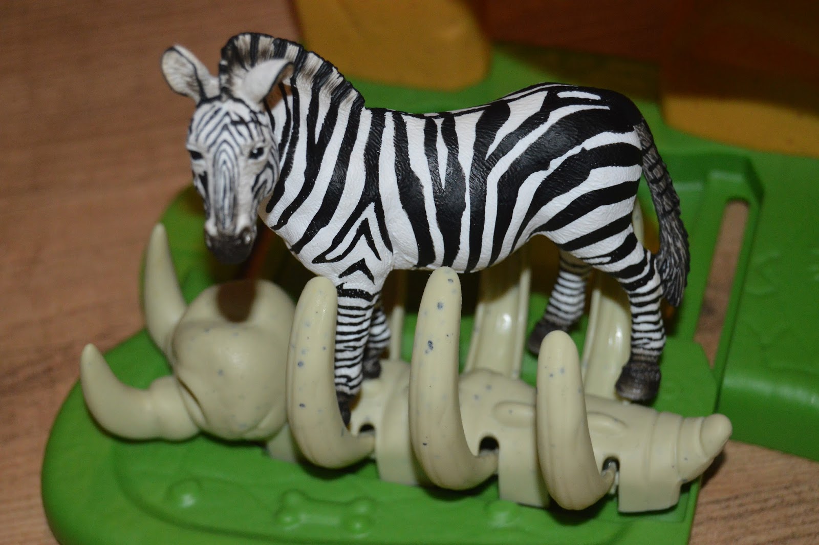 Playdays and Runways: Schleich Wild Life Starter Set Review