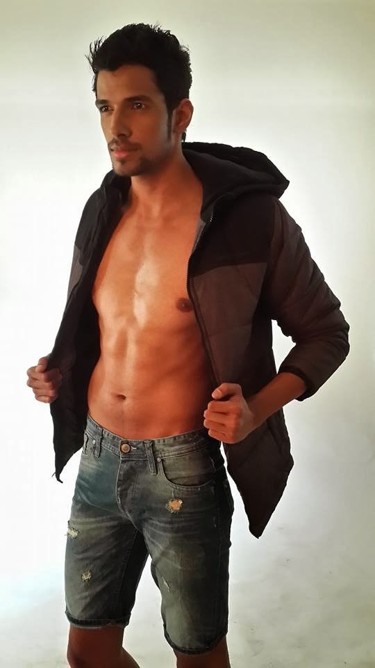 Shirtless Bollywood Men: Darsh Kothari