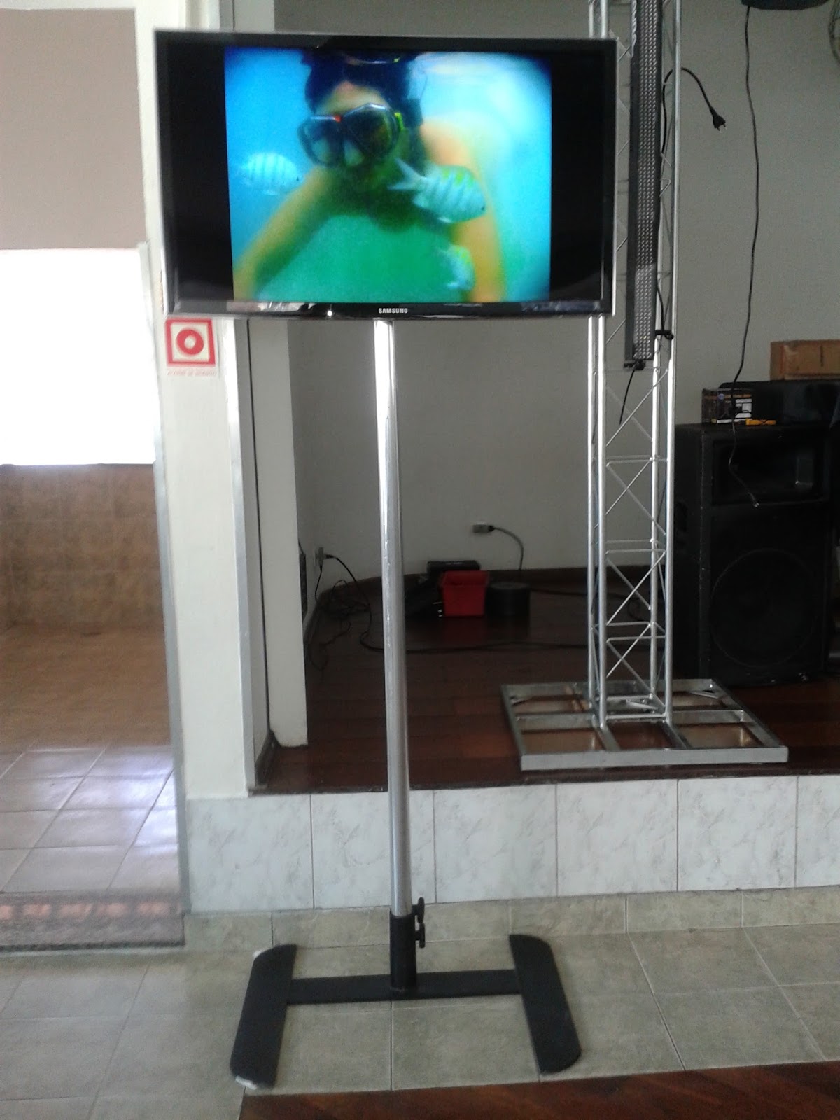 Aluguel Locação de Televisores SP: LOCAÇÃO TRIPÉ PARA TVS