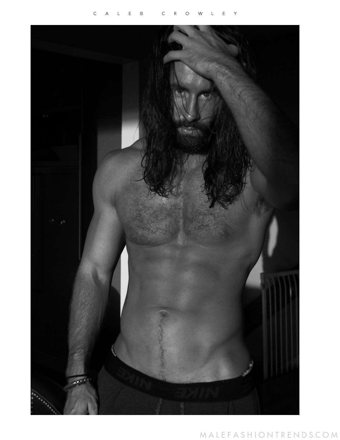 Caleb Crowley disfruta del verano en fotos de Benjamin Patterson para ...