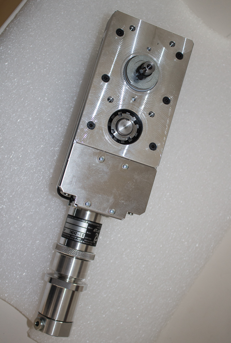 Boeing 737.800 simulator: Steering tiller from FSC mounted