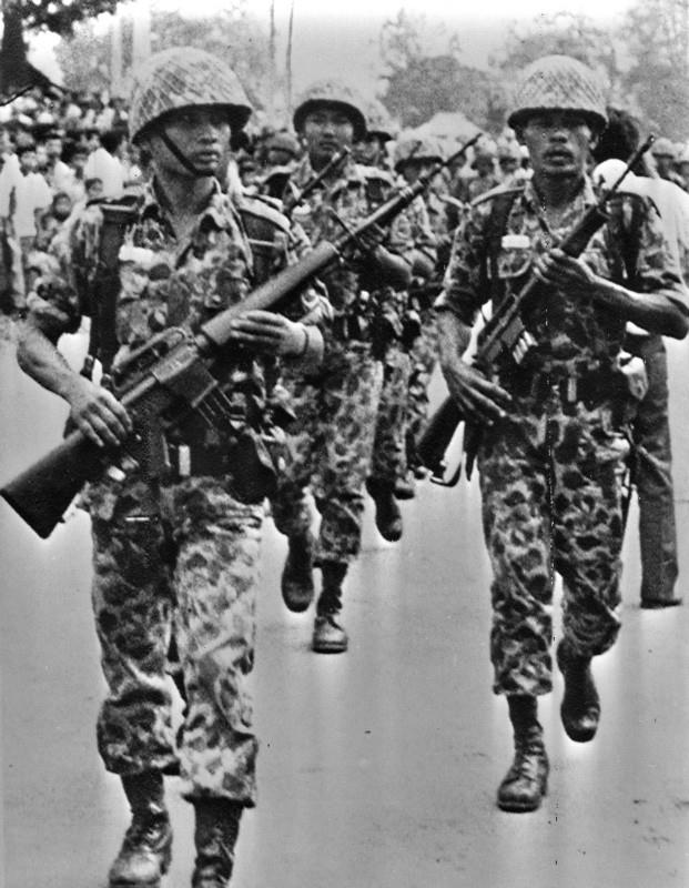 MUSEUM LORENG INDONESIA: Loreng Resimen Pelopor 1960-an