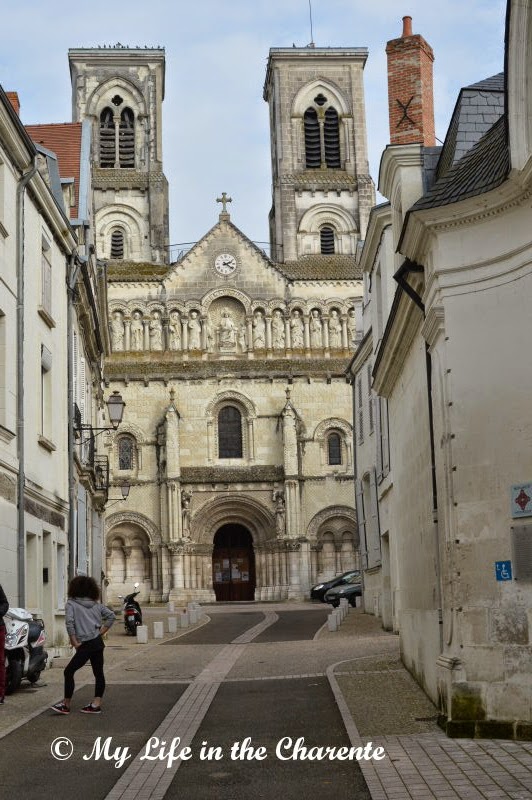 My Life in the Charente: Châtellerault : town sights and its motor museum.