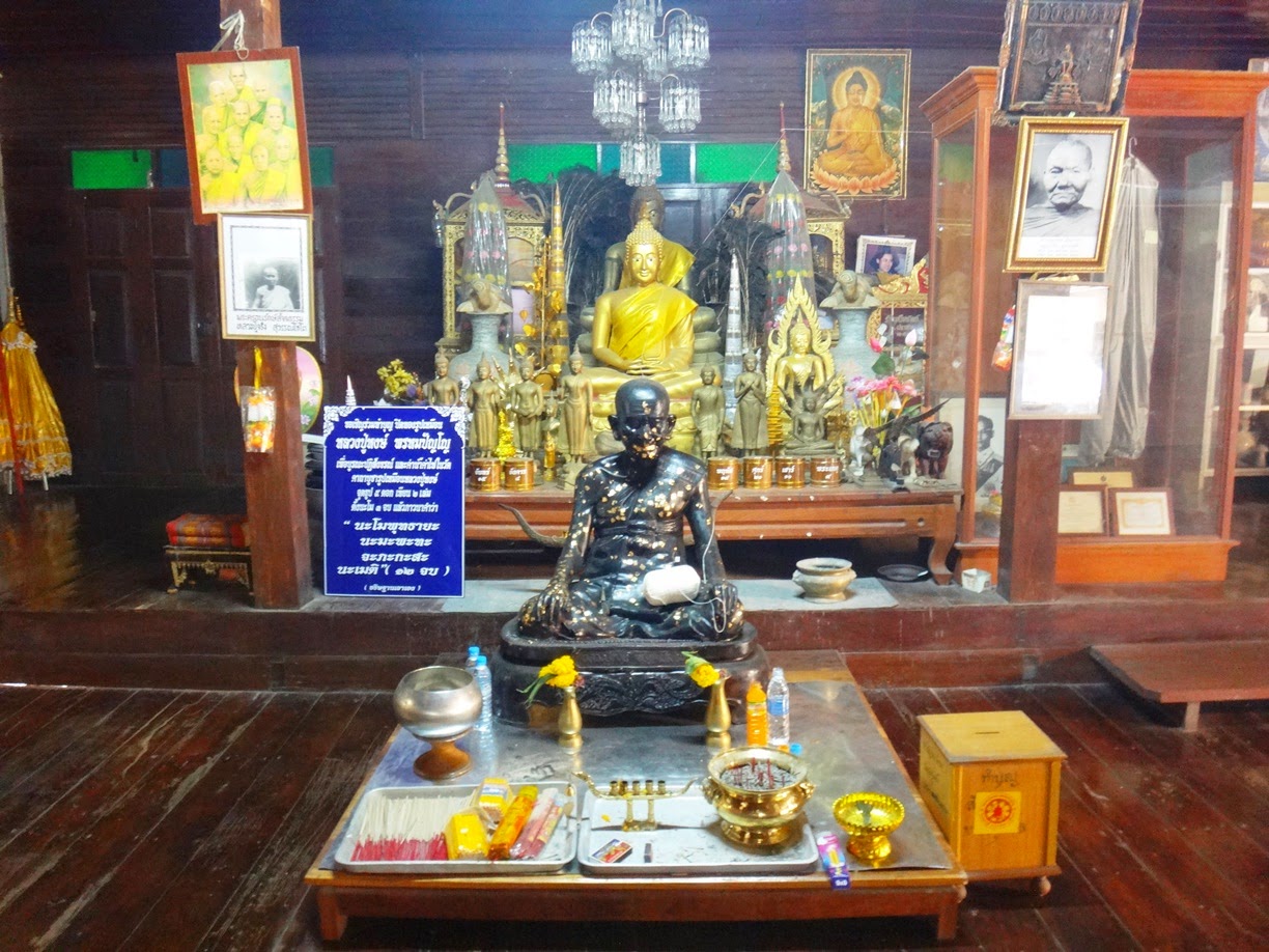 Temples In Thailand: Surin - Wat Phetchaburi - LP Hong