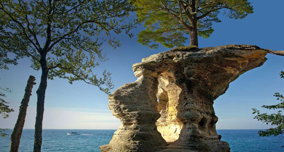 fotografias: Chapel Rock in Pictured Rocks National Lakeshore, Michigan ...