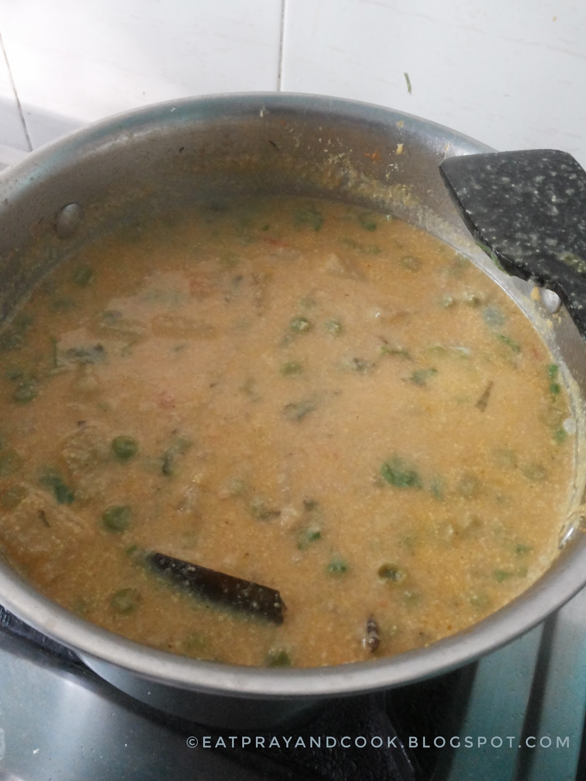 Eat Pray and Cook: Potato & Peas Kurma
