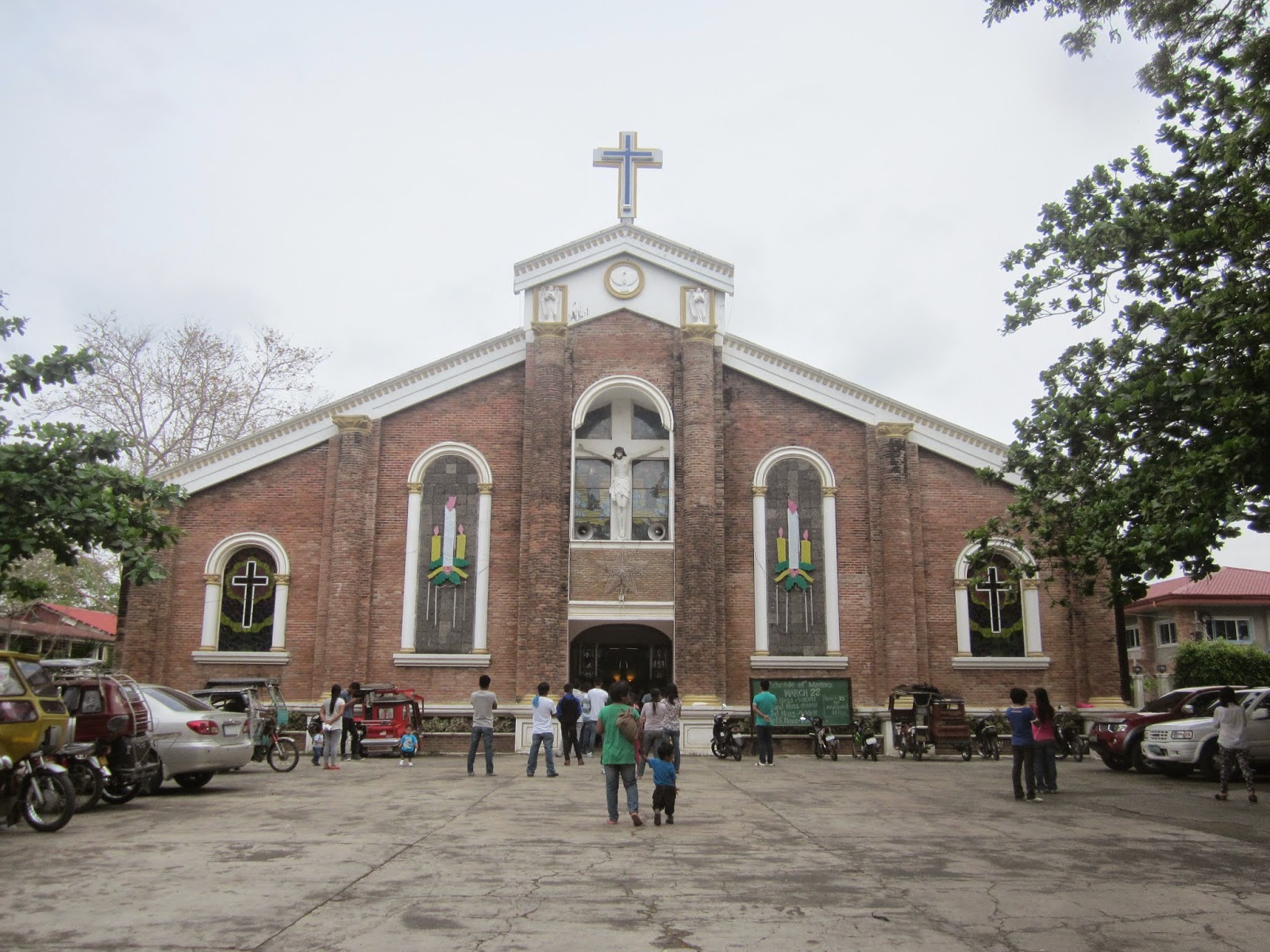 Ben Goes Where: Visita Iglesia in Isabela