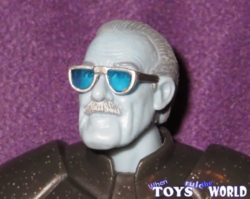 When Toys Rule The World: Review: MOTUC Standor