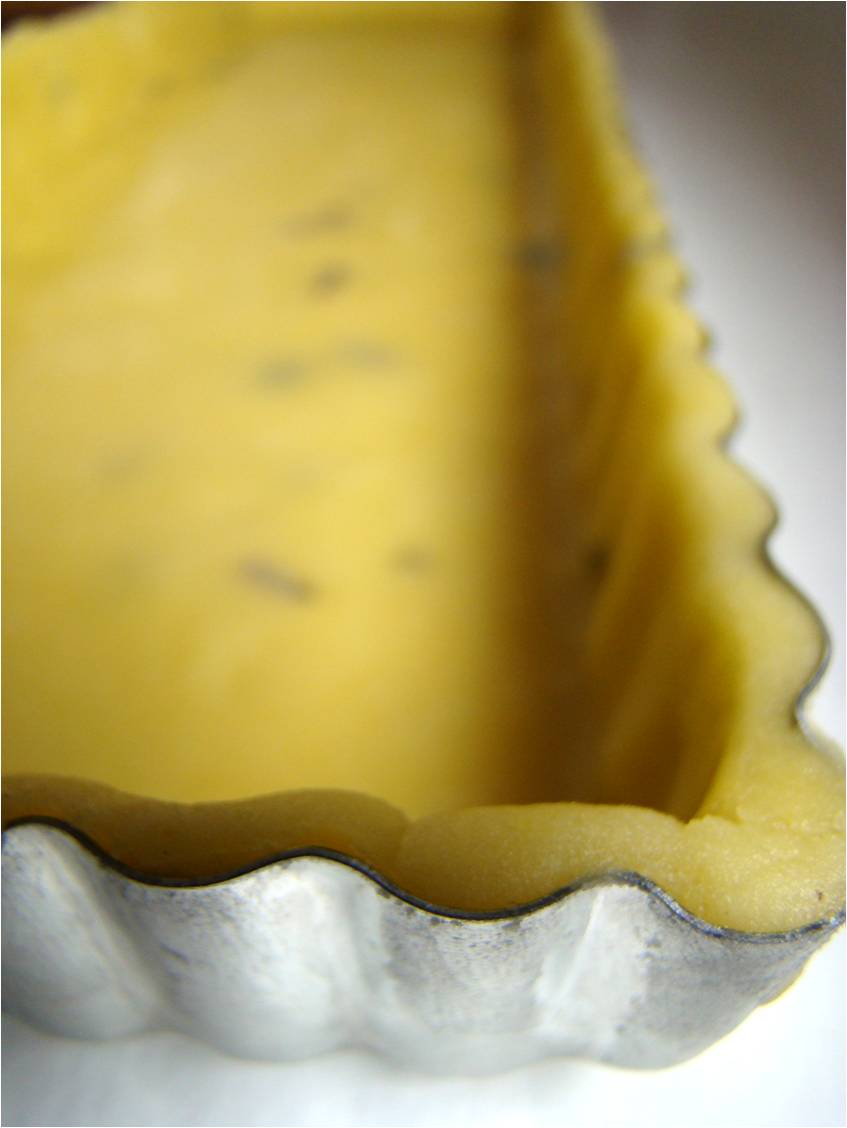 Ham and cheddar quiche in sage pastry