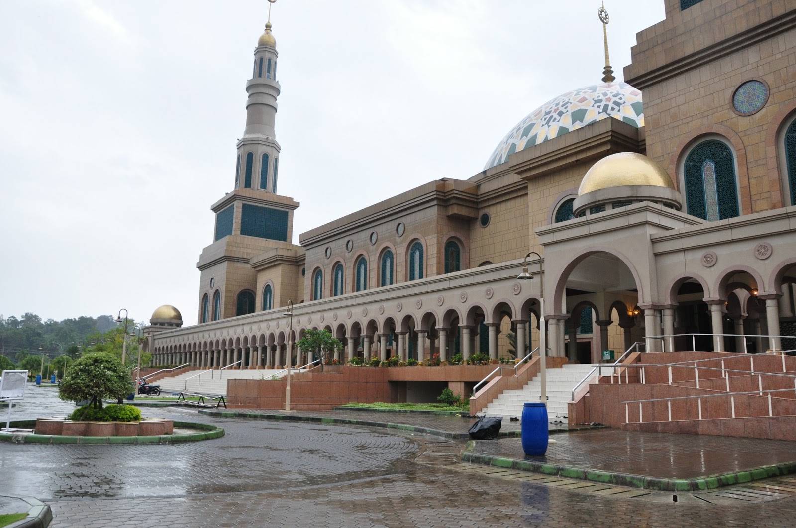 RAMZI SMART TRAVEL: Islamic centre samarinda : the best east borneo ...